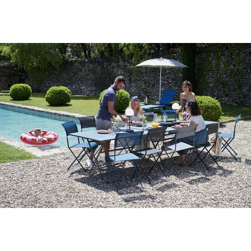 Parasol rond SHADOO Ø 250 cm de chez FERMOB - Latour Mobilier de Jardin
